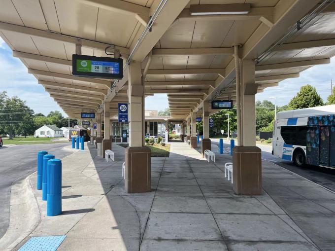 Fan Cooling 32 Inch Digital Signage Bus Station Display Weatherproof ...